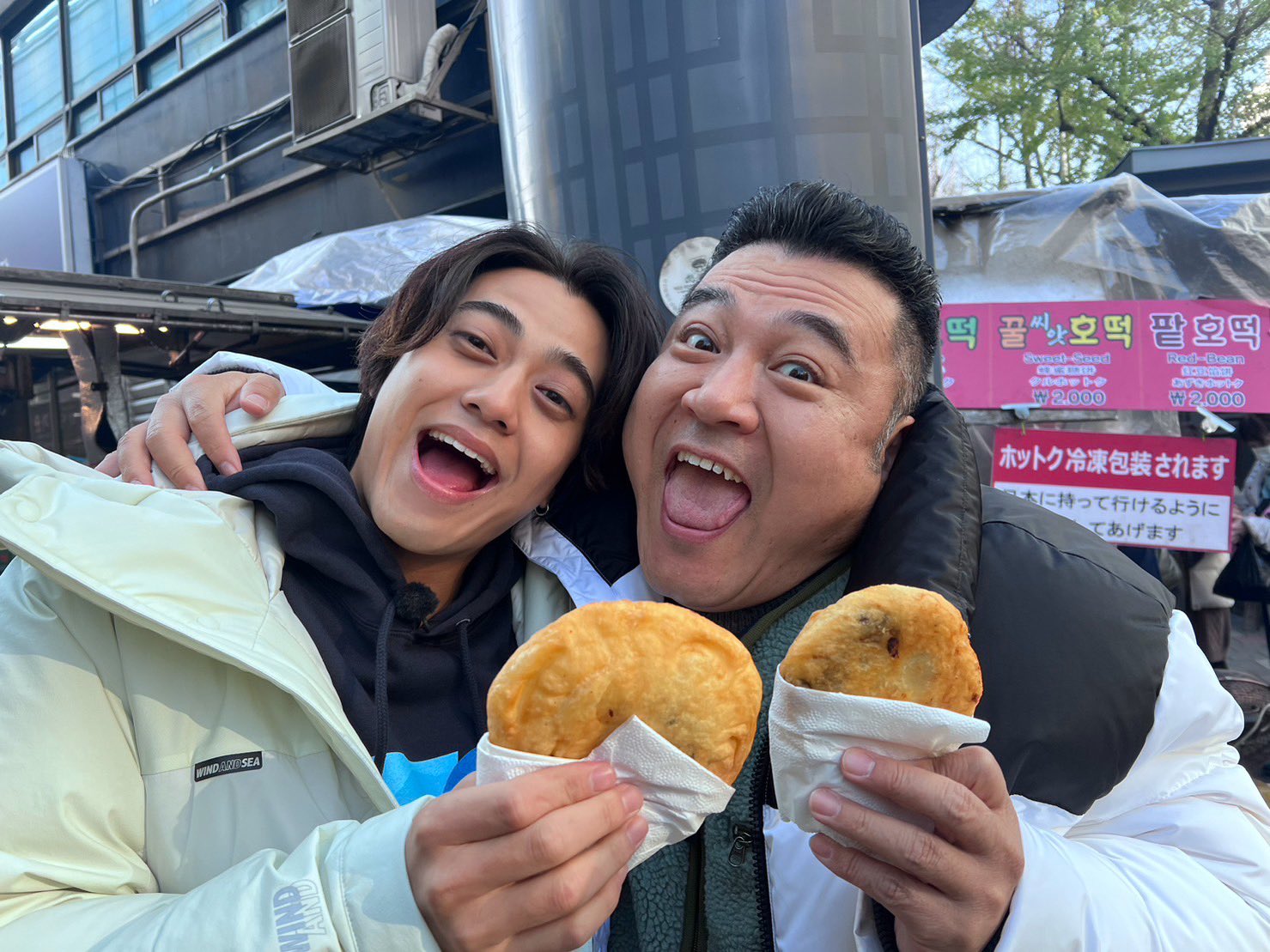 キンプリ・髙橋海人、ザキヤマと肩組み無邪気な笑顔！「キントレ」韓国ロケ満喫中 | 歌詞検索サイト【UtaTen】ふりがな付