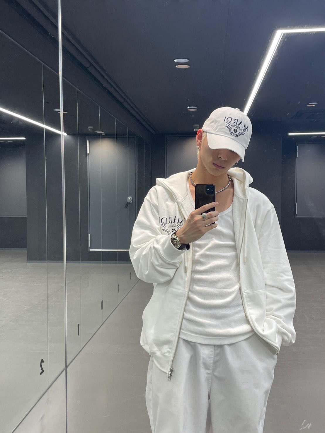 INI・西洸人、オールホワイトコーデがスタイリッシュすぎ！爆イケ私服姿にメロメロ | 歌詞検索サイト【UtaTen】ふりがな付