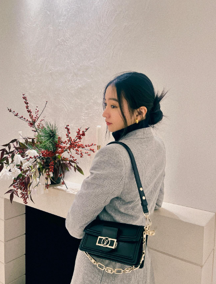 Koki、小顔＆脚長の最強スタイル！エレガントなコーデで大人の魅力炸裂 | 歌詞検索サイト【UtaTen】ふりがな付