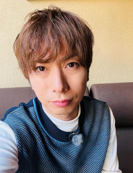 A.B.C-Z・河合郁人、真っ直ぐな眼差しにドキドキ！リラックスタイムも安定のかっこよさ | 歌詞検索サイト【UtaTen】ふりがな付