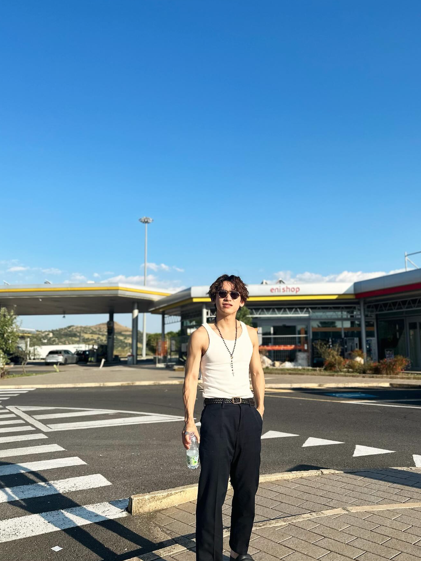 EXILE・NAOTO、腕の血管が凄い！タンクトップからのぞく筋肉にドキドキ | 歌詞検索サイト【UtaTen】ふりがな付