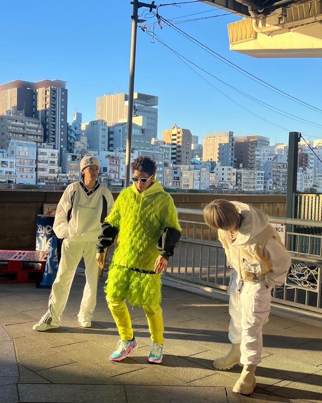 神宮寺勇太、岸優太&平野紫耀と和気あいあい！「GOAT」MV撮影時のオフショをシェア | 歌詞検索サイト【UtaTen】ふりがな付