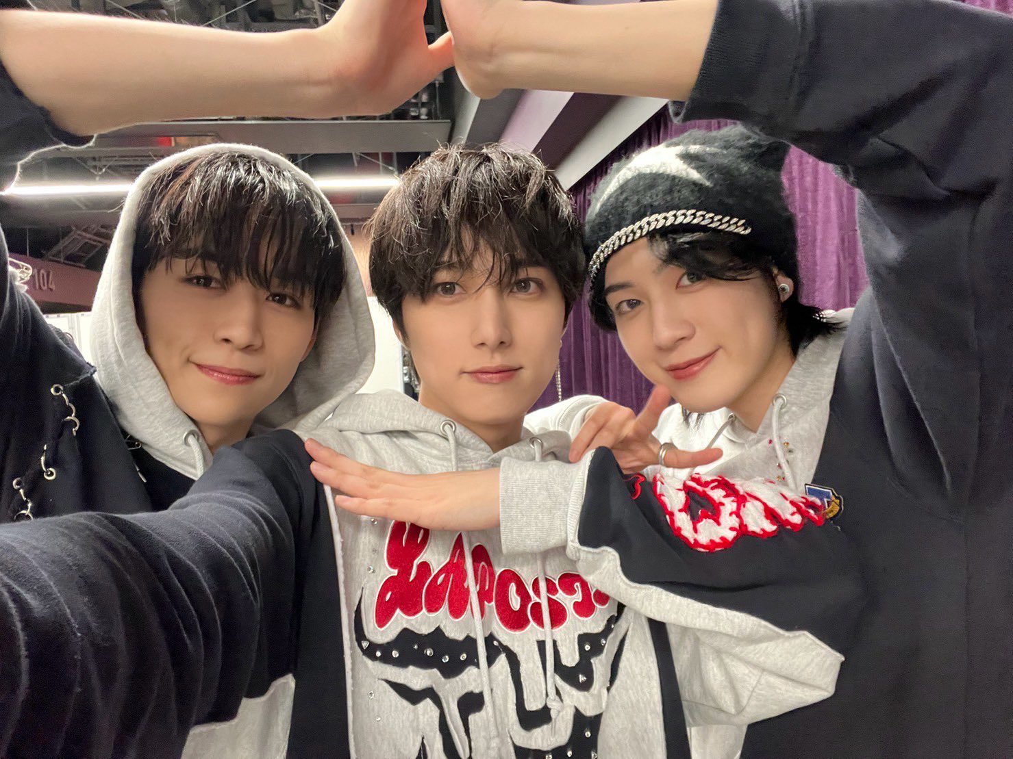 INI・後藤威尊&尾崎匠海&佐野雄大、「浪速の月明かりカーテン組」結成？イケビジュ揃い踏みでうっとり | 歌詞検索サイト【UtaTen】ふりがな付