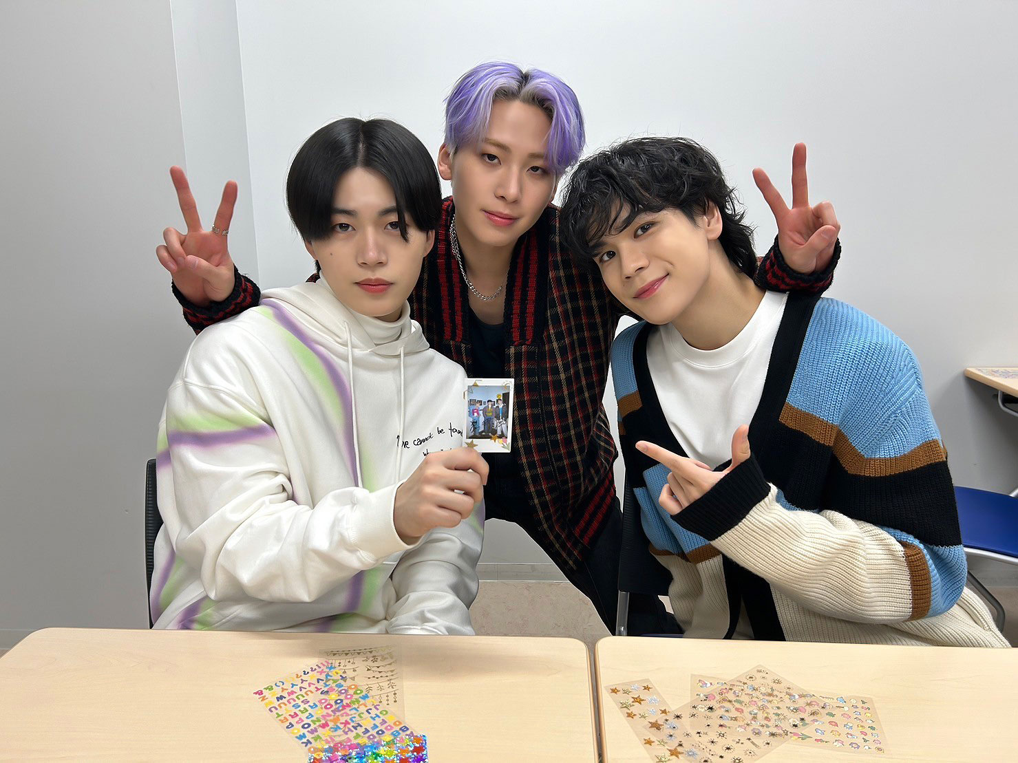 JO1・川尻蓮、木全翔也&豆原一成を包み込むようなお兄ちゃん感。可愛いがダダ漏れな3人 | 歌詞検索サイト【UtaTen】ふりがな付