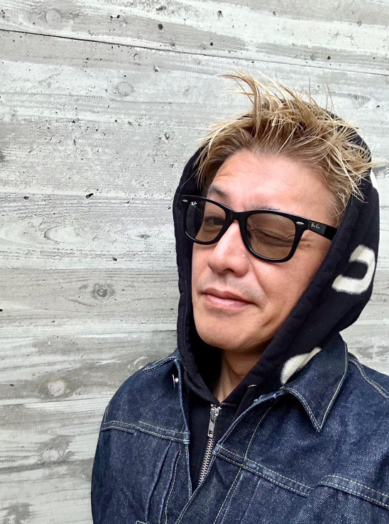 木村拓哉、「今日も一日行ったります」フードを被り爆イケ笑顔でウインク！ | 歌詞検索サイト【UtaTen】ふりがな付