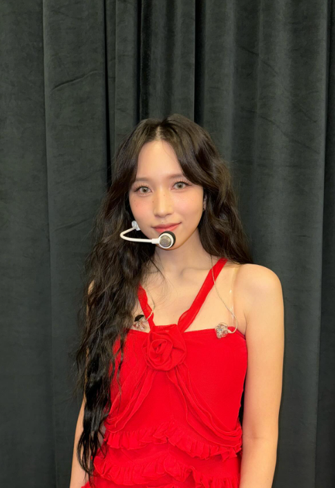 TWICE・ミナ、真っ赤なドレスがセクシーすぎる！大胆に美脚を覗かせた美オーラ全開な1枚 | 歌詞検索サイト【UtaTen】ふりがな付