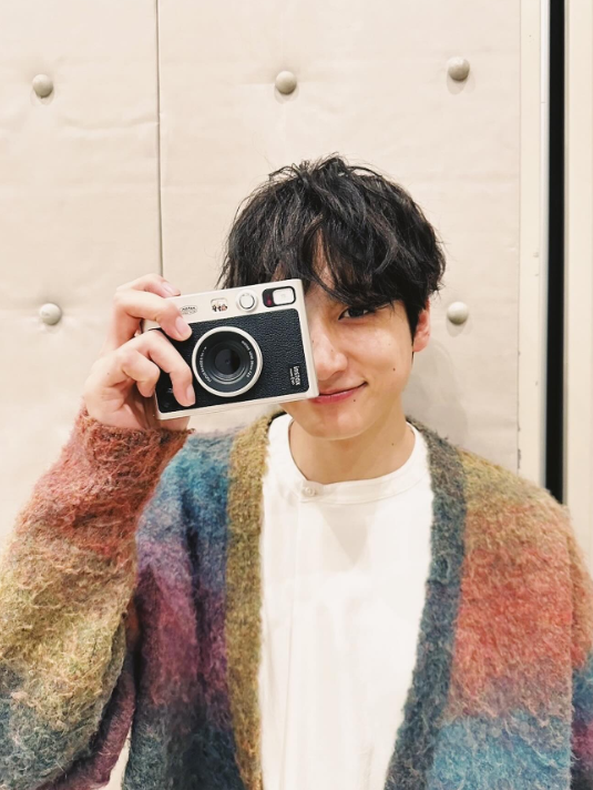 小関裕太、目が合ったみたいでドキドキ？！カメラを構え最高の笑顔 | 歌詞検索サイト【UtaTen】ふりがな付