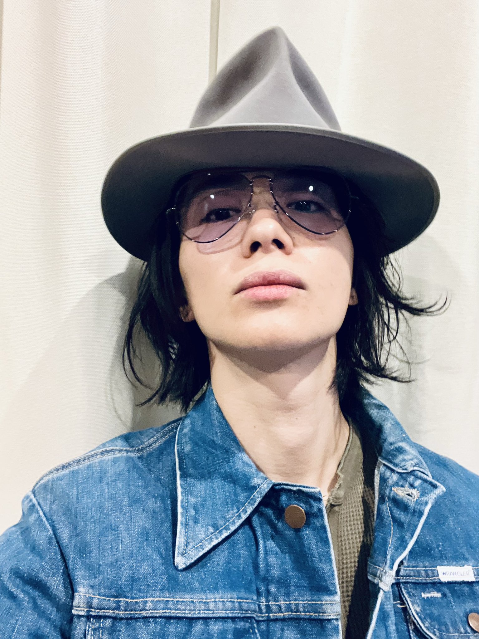 A.B.C-Z・戸塚祥太、パープルレンズのメガネが似合いすぎる！おしゃれなスタイルにキュンキュン | 歌詞検索サイト【UtaTen】ふりがな付