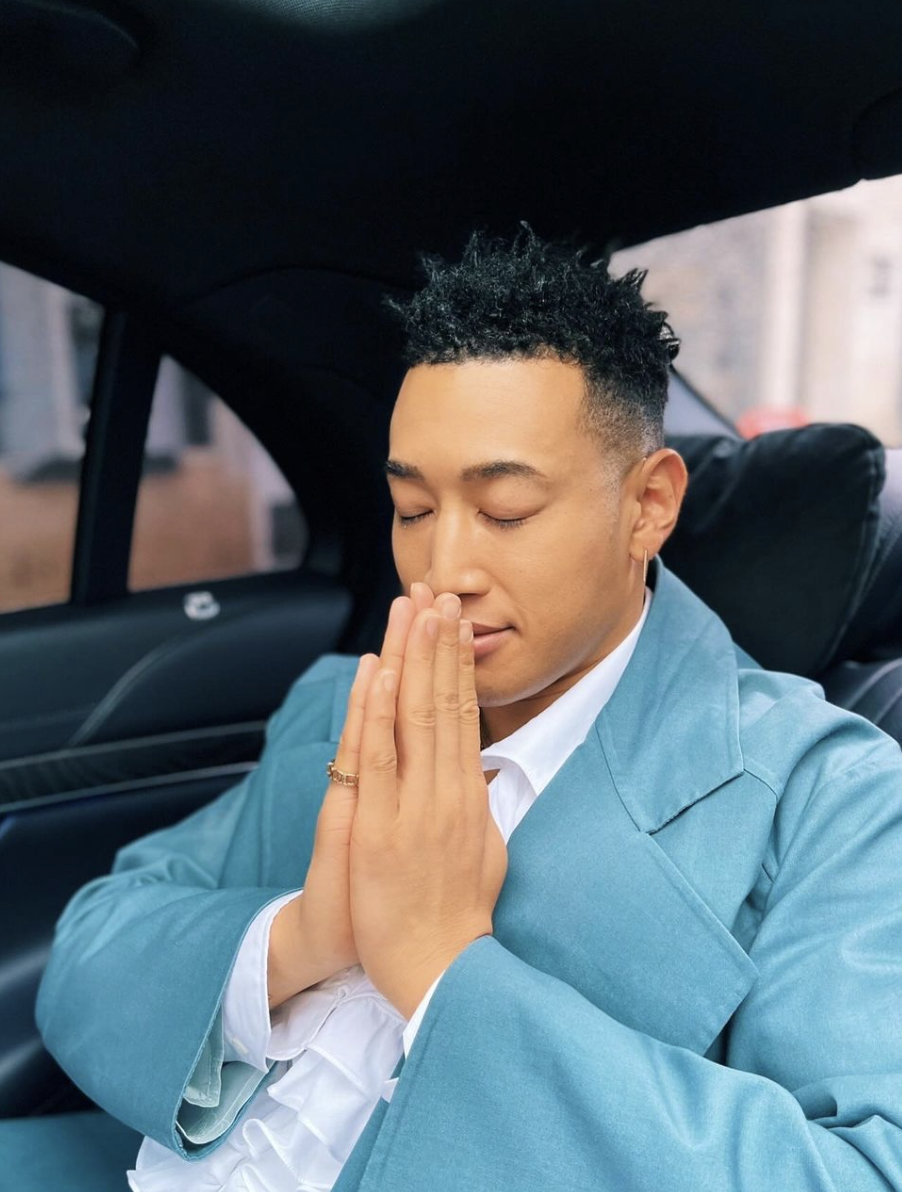 EXILE・関口メンディー、パリから帰国で感謝。穏やかな表情で瞑想中！ | 歌詞検索サイト【UtaTen】ふりがな付