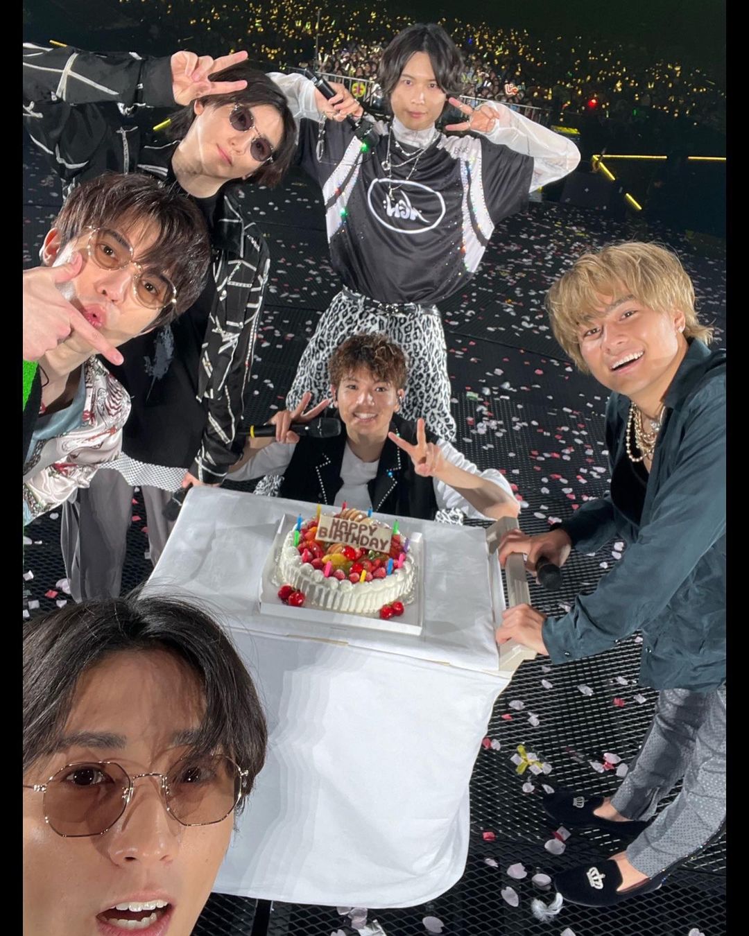 SixTONES・髙地優吾の誕生日をファンとお祝い！ステージ上でわちゃわちゃな6人 | 歌詞検索サイト【UtaTen】ふりがな付