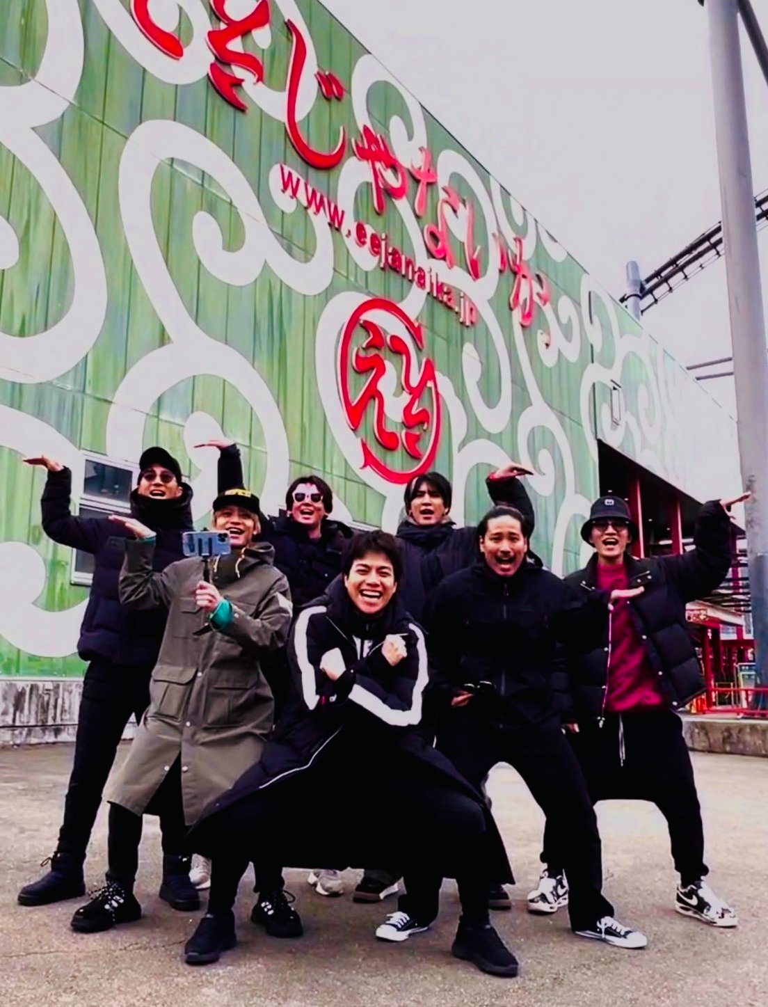 WEST. 重岡大毅ら、戦隊モノのヒーローみたい？ええじゃないかコラボでご満悦！ | 歌詞検索サイト【UtaTen】ふりがな付