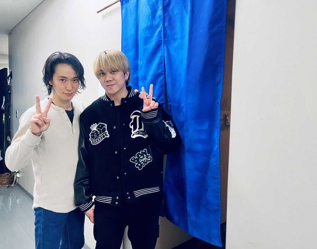 A.B.C-Z・戸塚祥太、佐々木大光の「フォーティンブラス」鑑賞に感激！公演終わりの激エモ2ショットが胸熱 | 歌詞検索サイト【UtaTen】ふりがな付