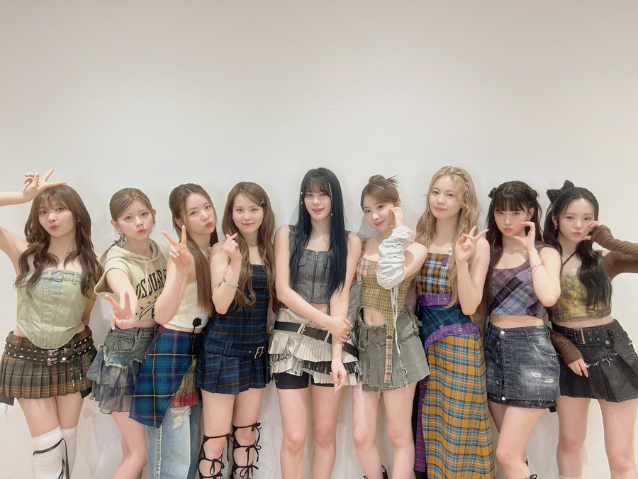 NiziU、話題の映画主題歌を『CDTVライブ！ライブ！』で披露！可憐な笑顔は春の花々みたい | 歌詞検索サイト【UtaTen】ふりがな付