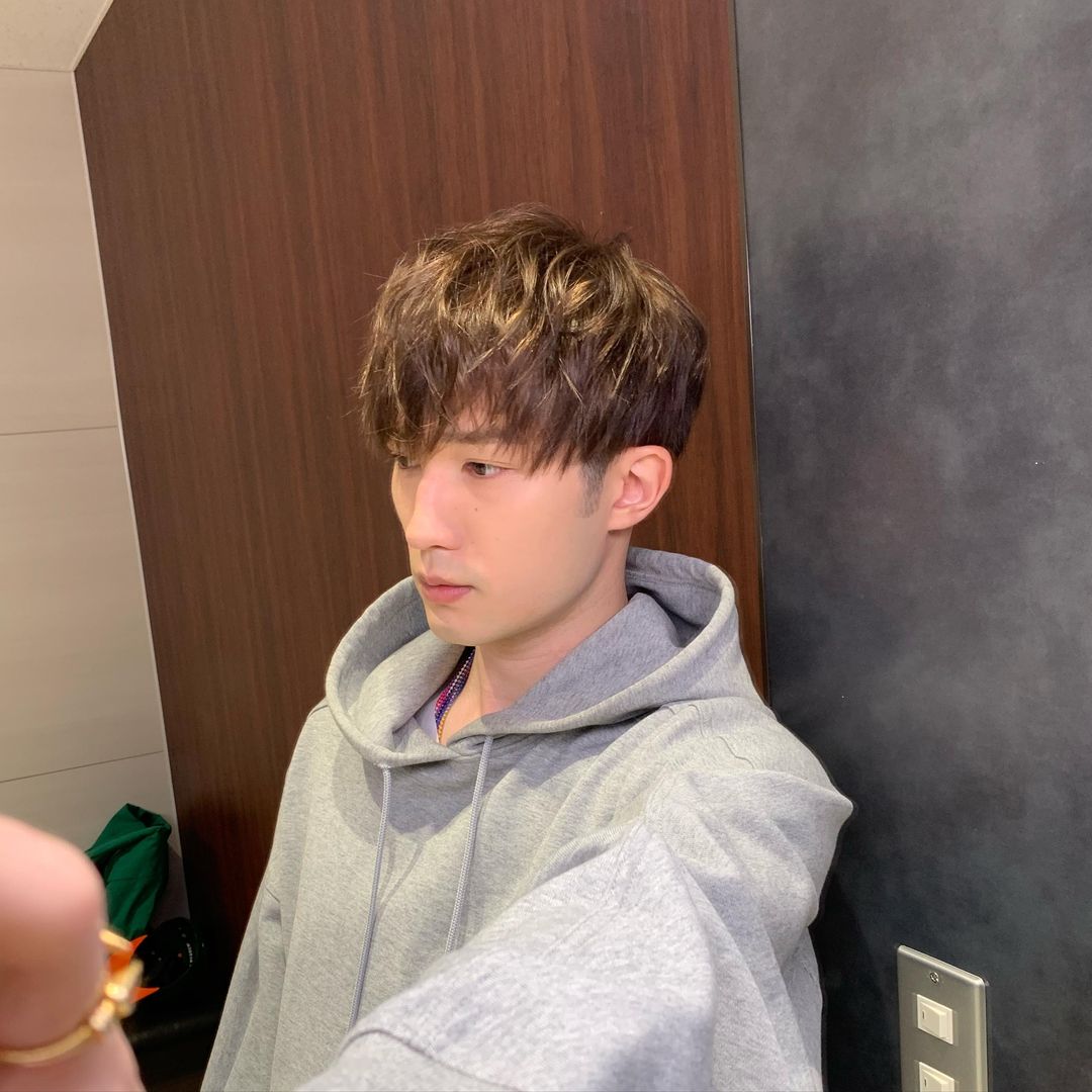 SixTONES・ジェシー、ヒゲなし×茶髪の爽やかビジュアルが最強すぎる！ | 歌詞検索サイト【UtaTen】ふりがな付