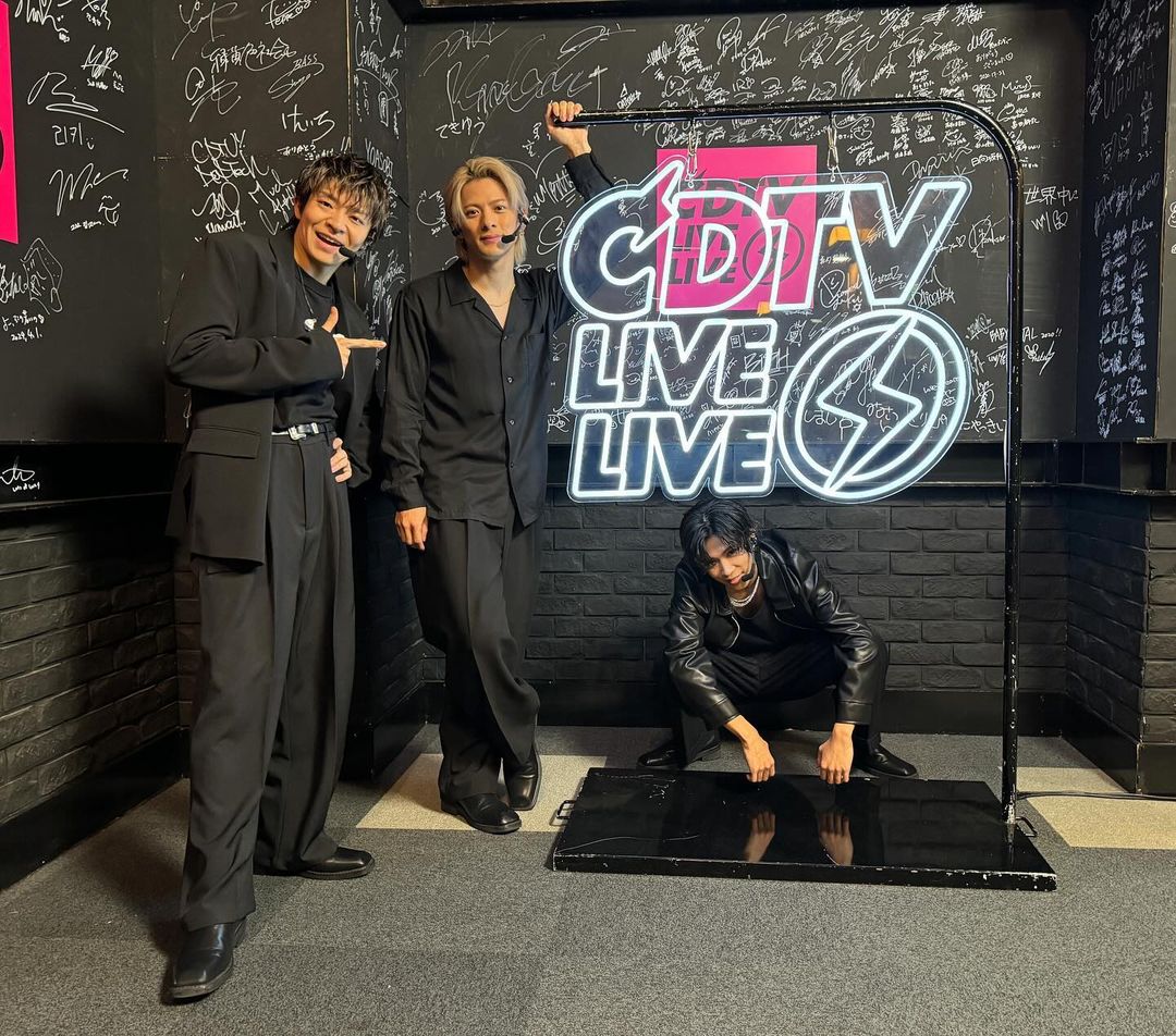 Number_i、オールブラックコーデが爆イケな3人「CDTVライブ！ライブ！」でデビュー曲&新曲を披露 | 歌詞検索サイト【UtaTen】ふりがな付