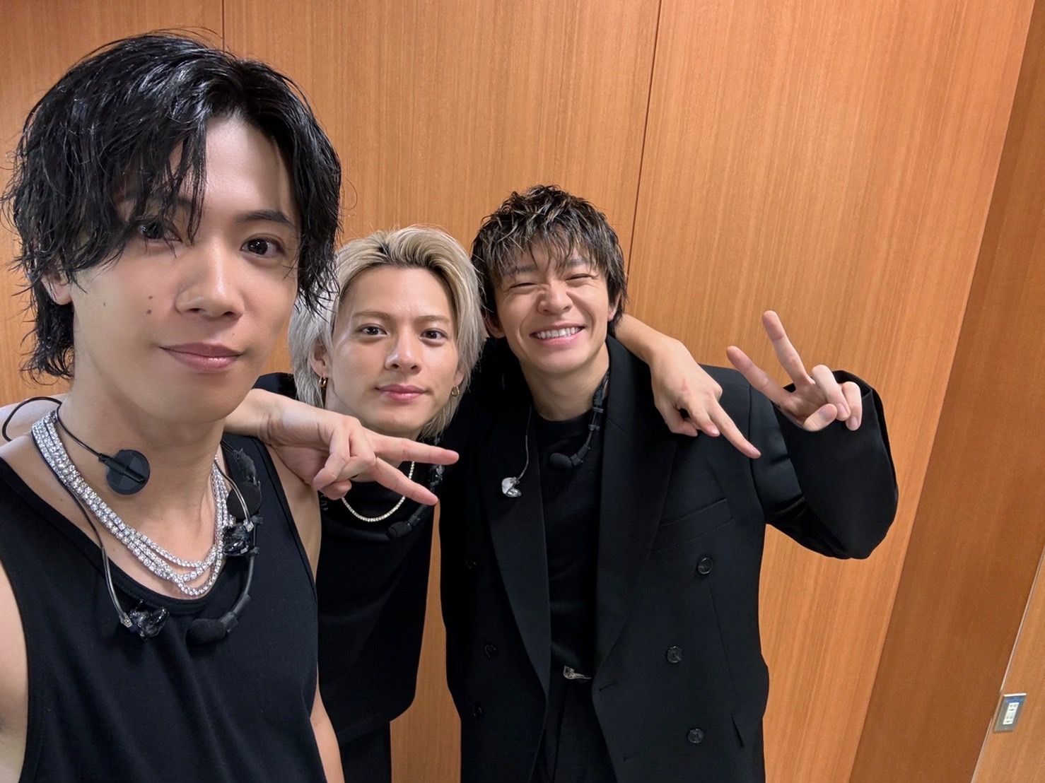 Number_i、笑顔の密着ショットが尊い！「Blow Your Cover」テレビ初披露に反響 | 歌詞検索サイト【UtaTen】ふりがな付