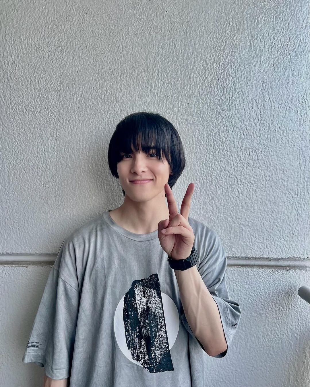 JO1・川西拓実、長めも短髪も笑顔が可愛い！血管浮き出る逞しい腕にも注目 | 歌詞検索サイト【UtaTen】ふりがな付