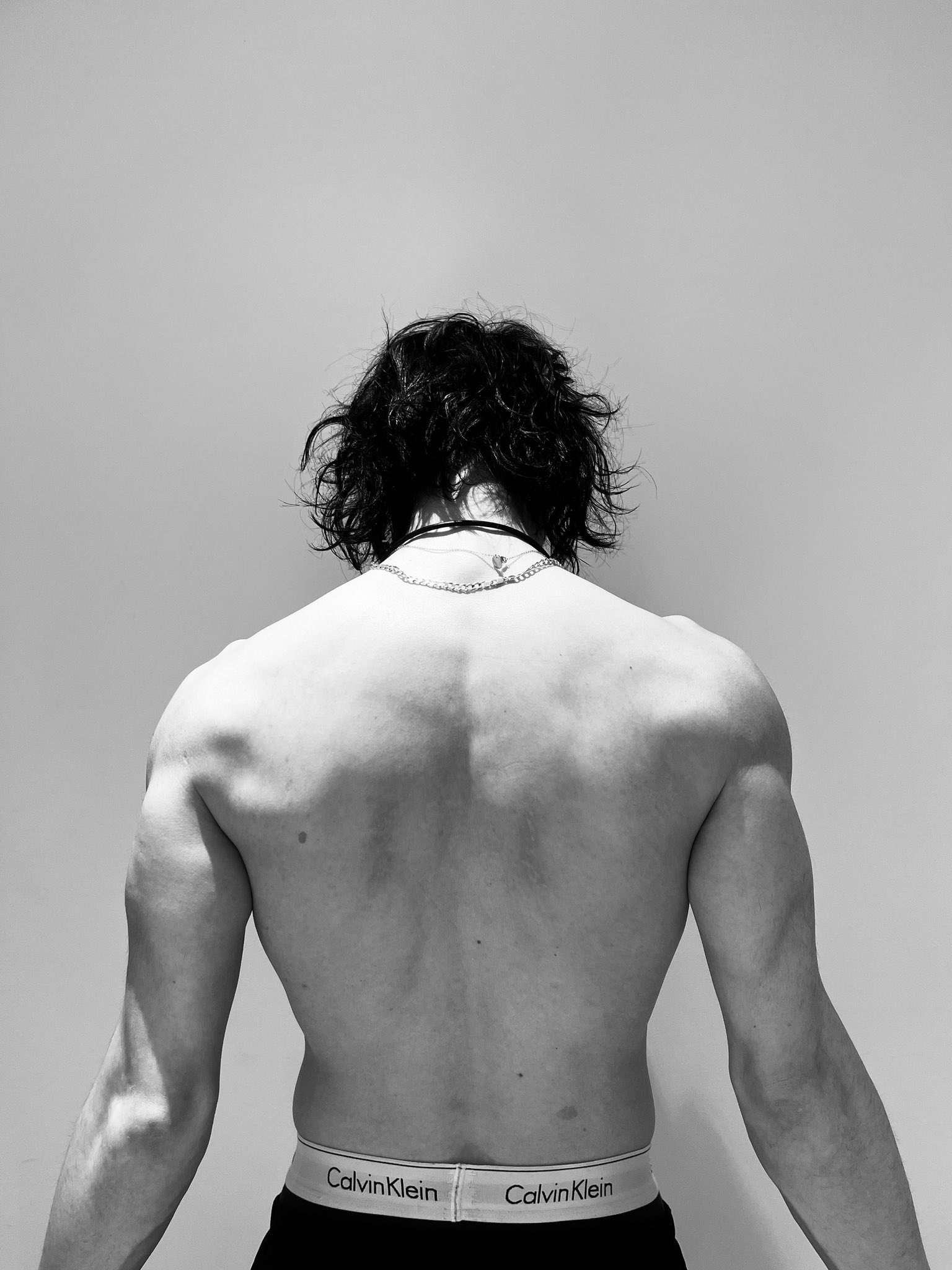 A.B.C-Z・戸塚祥太、色気ダダ漏れな美背中！パーフェクトな逆三角形ラインにドキドキ | 歌詞検索サイト【UtaTen】ふりがな付