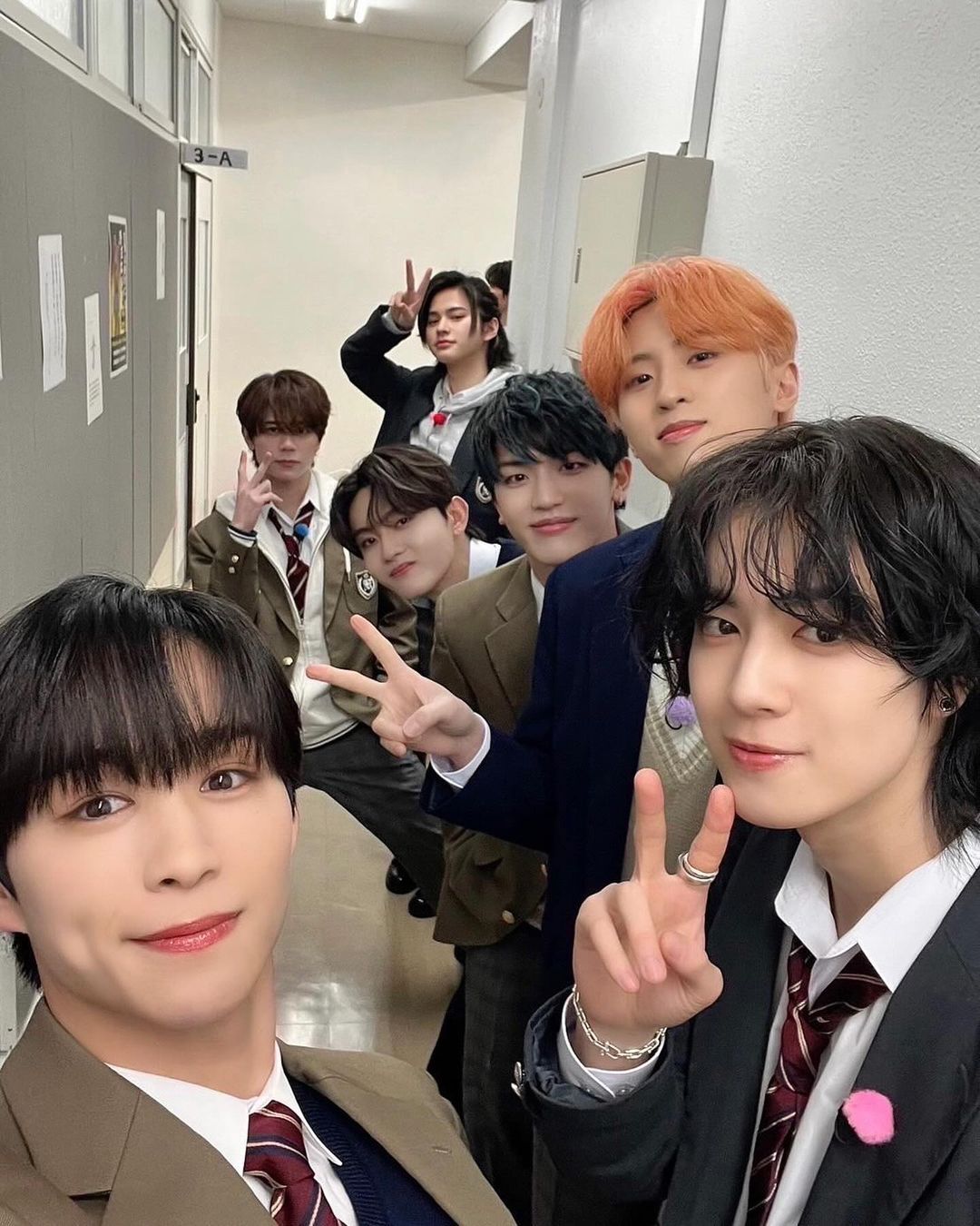 INI、同じクラスになりたい！顔面偏差値高過ぎな制服ビジュアル | 歌詞検索サイト【UtaTen】ふりがな付