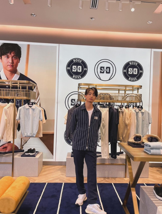 伊藤健太郎、爽やかなスタイルがお似合い！BOSS×大谷翔平ポップアップストアへ | 歌詞検索サイト【UtaTen】ふりがな付