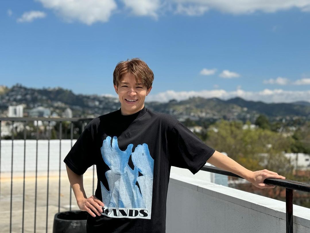 岸優太、すっかりインスタグラマー！LAで見せた笑顔が破壊力MAX | 歌詞検索サイト【UtaTen】ふりがな付