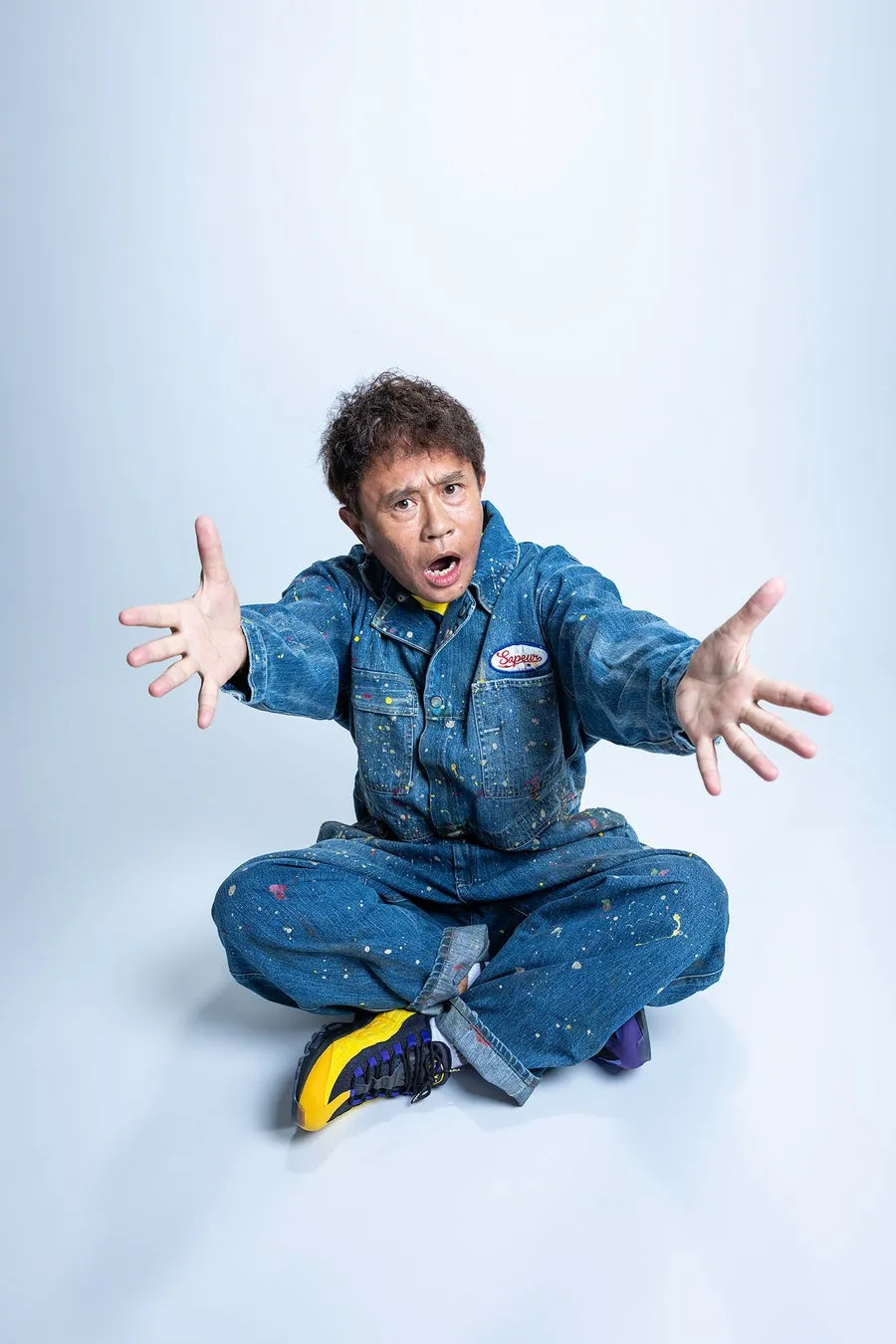 浜田雅功展「空を横切る飛行雲」麻布台ヒルズで本人降臨！奇跡の「手形押すとし」体験ガイド | 歌詞検索サイト【UtaTen】ふりがな付